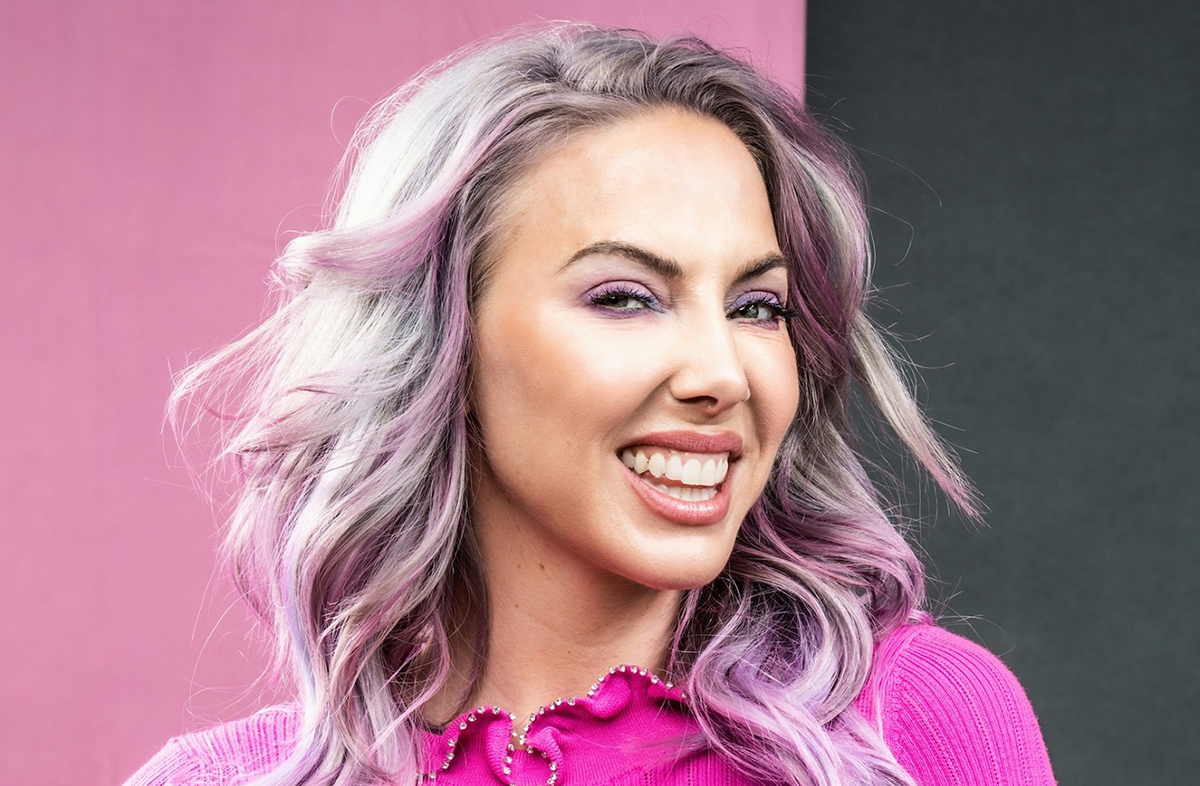 Comedian Whitney Cummings Announces Dates For “Touch Me” Tour! | Icon ...